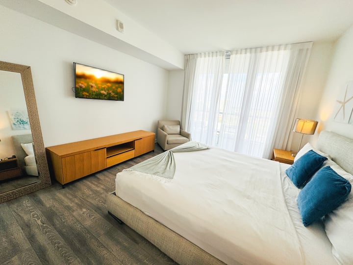 Hallandale Beach 1br Retreat - Aventura, FL