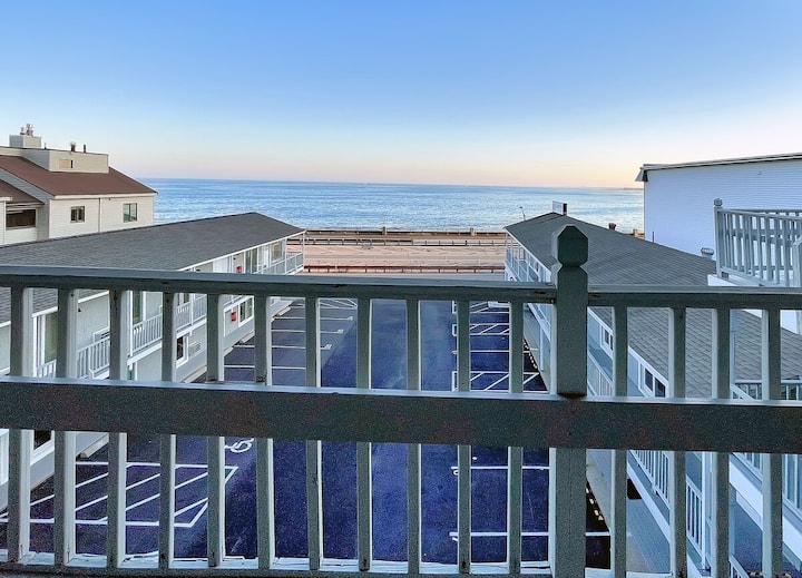 Ocean Mist Beach Condo! - Hampton Beach, NH
