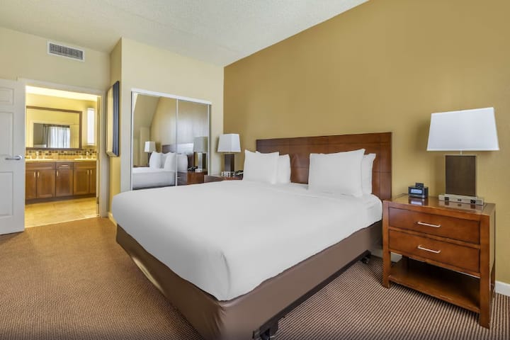 You Found It! 2 Relaxing Units, Pool! - South Lake Tahoe, CA