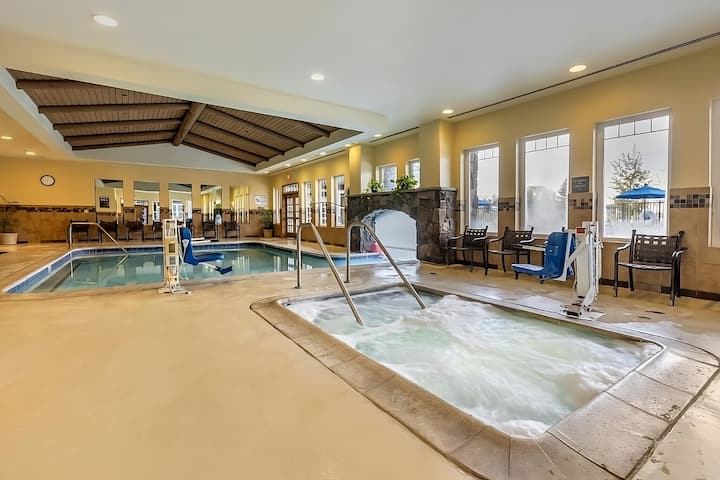 Relax And Unwind! Swimming Pool, Full Kitchen! - South Lake Tahoe, CA