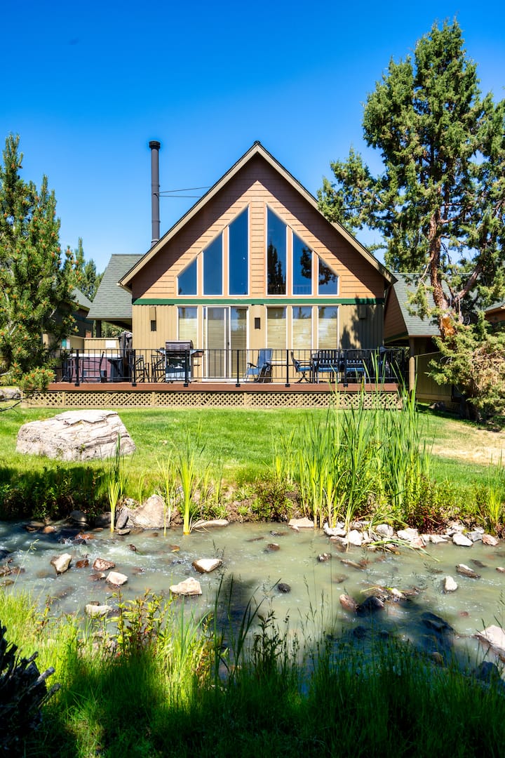 Hot Tub, Golf! Full Resort Access! - Redmond, OR