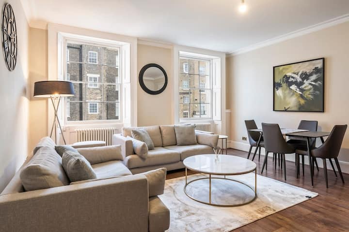 Two Bed Apartment In Belgravia With Balcony - London