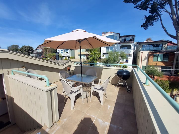 Capitola Beach Bliss - Ocean Views & Pet-friendly - Capitola, CA