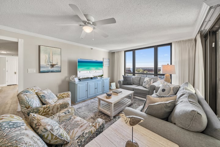 Snowbirds Dream! Private Beach, Gulf Views - Destin, FL