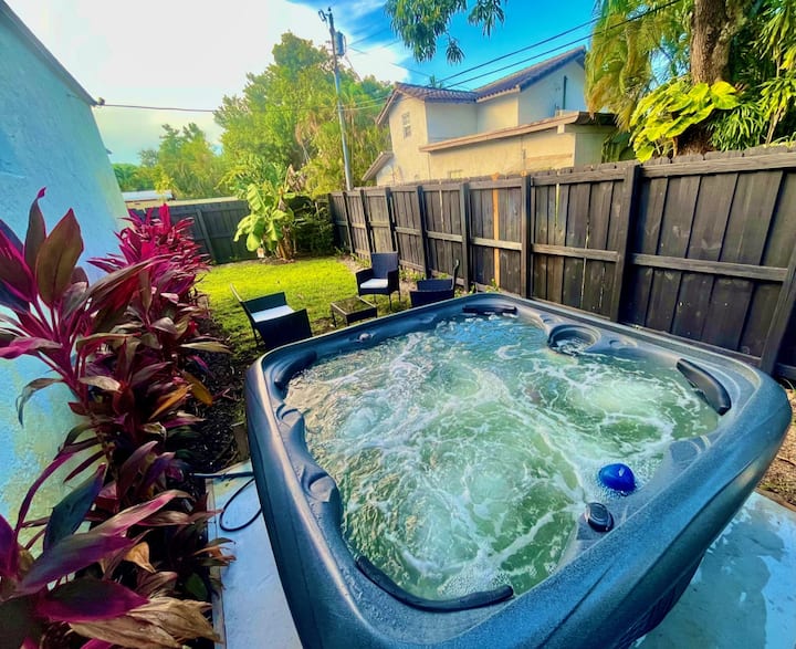 Bahamian 2br Retreat W/ Hot Tub – Fort Lauderdale - Fort Lauderdale