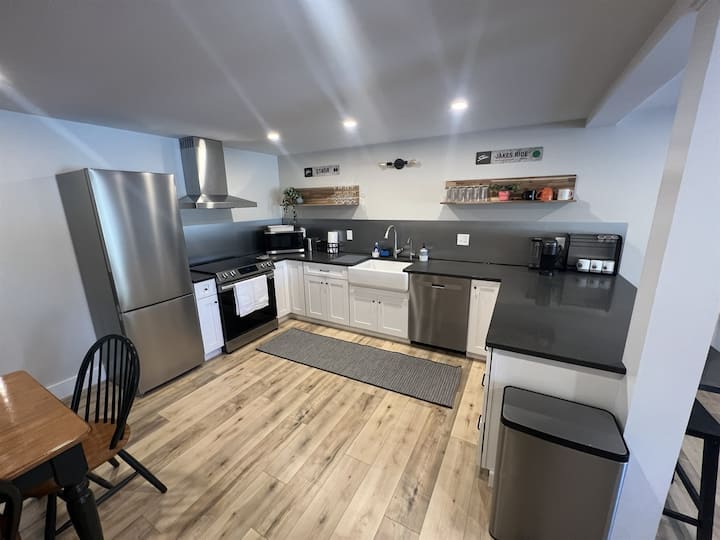 Renovated 2‑bed Apt W/ Ev Charger, Wi‑fi & Private - Stowe, VT