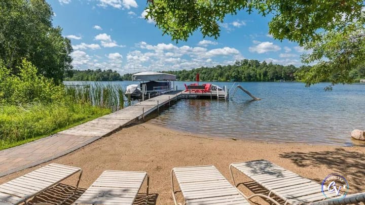 Sandy Beach On O'brien Lake. Sleeps 16 - Minnesota