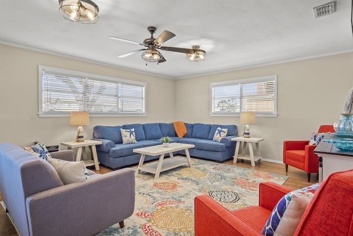 Throw Em Back Inn, Dog Friendly! - Port Aransas, TX