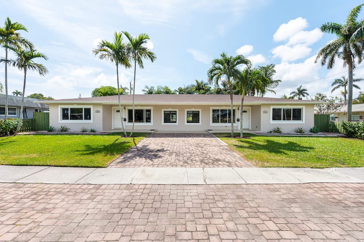 Charming 3 Bedroom With A Pool - Near The Beach - Dania Beach, FL