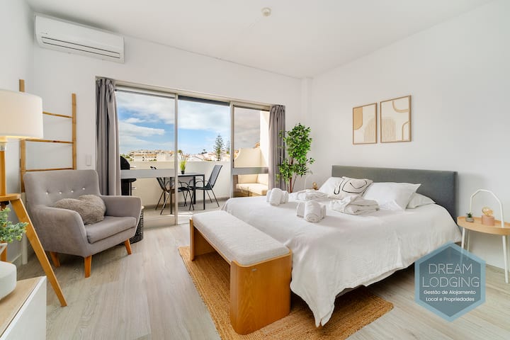 Moai - Dream Lodging - Albufeira