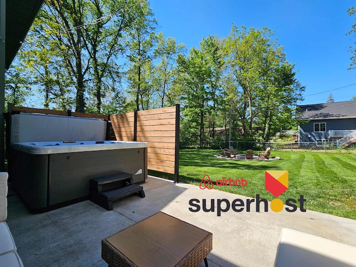 Hot Tub | Bikes | Fire Pit | King Bed - Holland, MI
