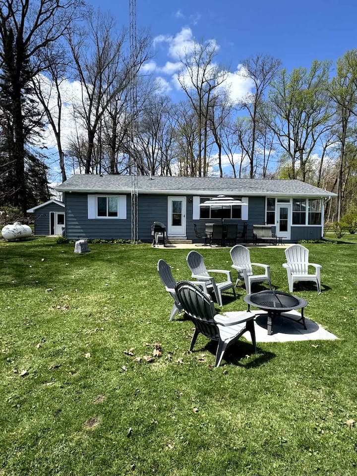 Channel House  On Indian Lake - Dowagiac, MI