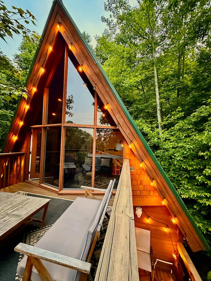 Charming A-frame Cabin W Hot Tub & Mountain Views - Gatlinburg, TN