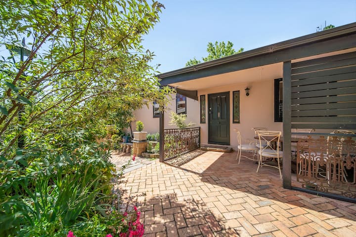 Globe Cottage - Castlemaine