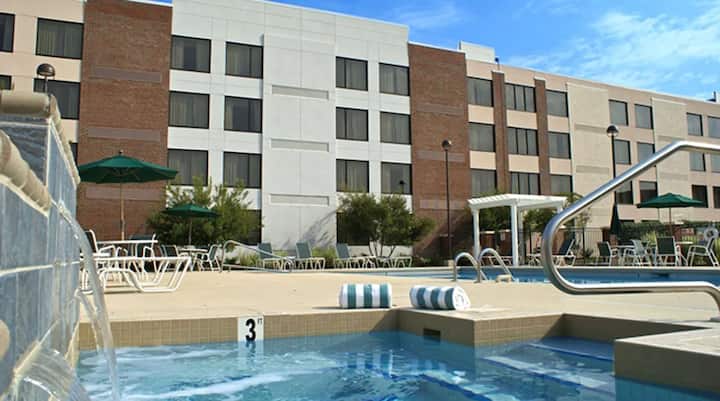 Southern Comfort! Onsite Pool And Free Parking! - Rocky Mount, NC