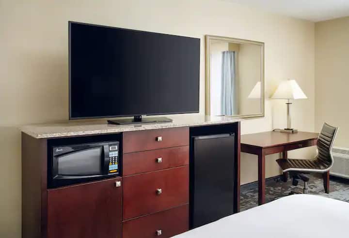 Retreat In Rocky Mount! Onsite Parking, Pool! - Rocky Mount, NC