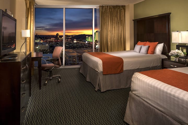 4 Rooms, Casino, Dining & Shopping At Laughlin! - Laughlin, NV