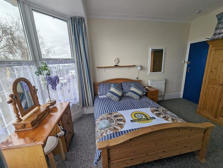 Gold Family 4 Hybrid Suite + Ensuite Shower Room - Weymouth