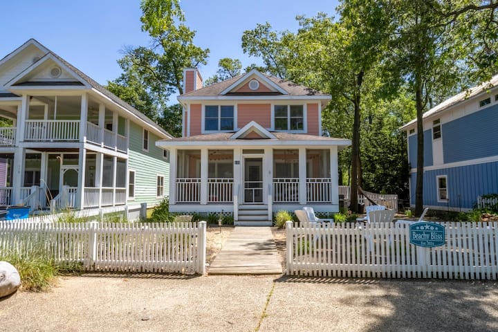 Find "Beachy Bliss" At This 3-bed Beachwalk Resort - Michigan City, IN