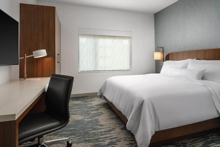 Enjoy Home Comforts: Extended Stay Near Disneyland - Orange, CA