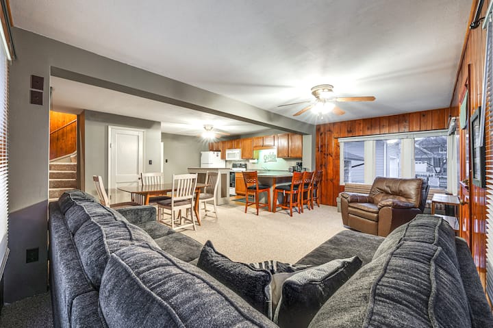 Clear Lake Vacation Rental: Walk To City Beach! - Clear Lake State Park, Clear Lake