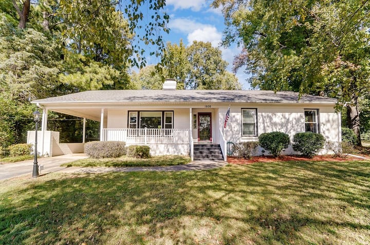 Uptown Retreat | King Suite W/ Hot Tub & Fire Pit! - Charlotte, NC