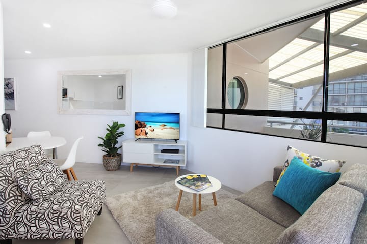 Rooftop Small Family Unit - Alexandra Headland