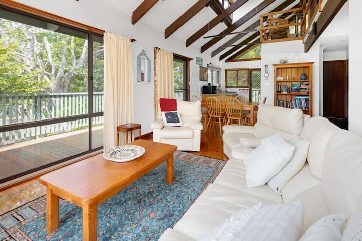 Minutes To Beach & Cafés | Malua Bay Treehouse - Batemans Bay