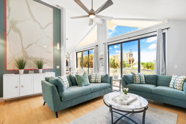 Beach Rd, 300ft To Beach Access & 500ft To Village - Siesta Key, FL