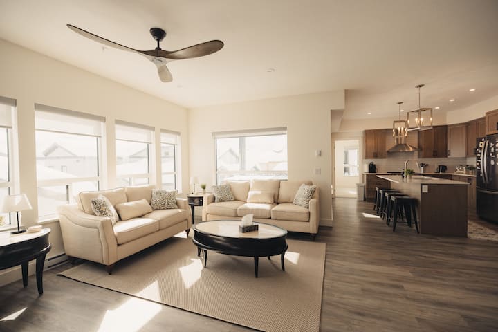 Brand New Ski In/out + Hot Tub!. - Big White Ski Resort, BC