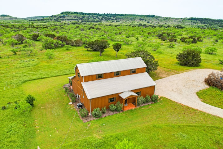 Cozy Strawn Cabin W/ Pool Access - Near Lake! - Possum Kingdom Lake, TX