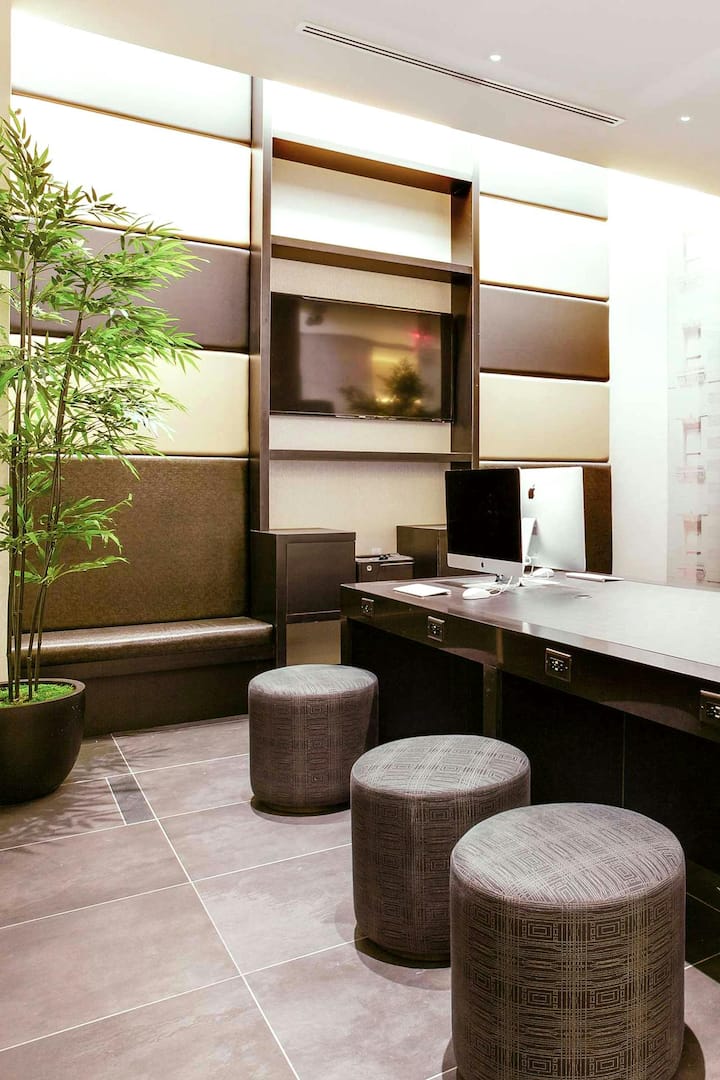 Easy Access To Transit For Seeing All The Sights - New York