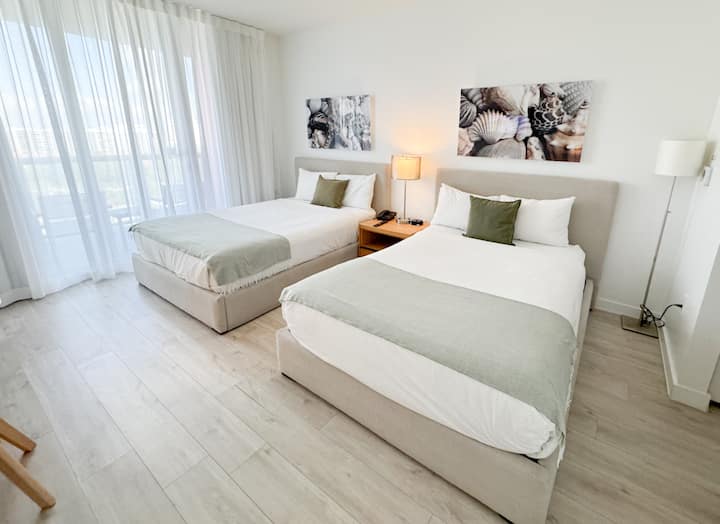 Beautiful Studio With Nice View - Hallandale Beach, FL