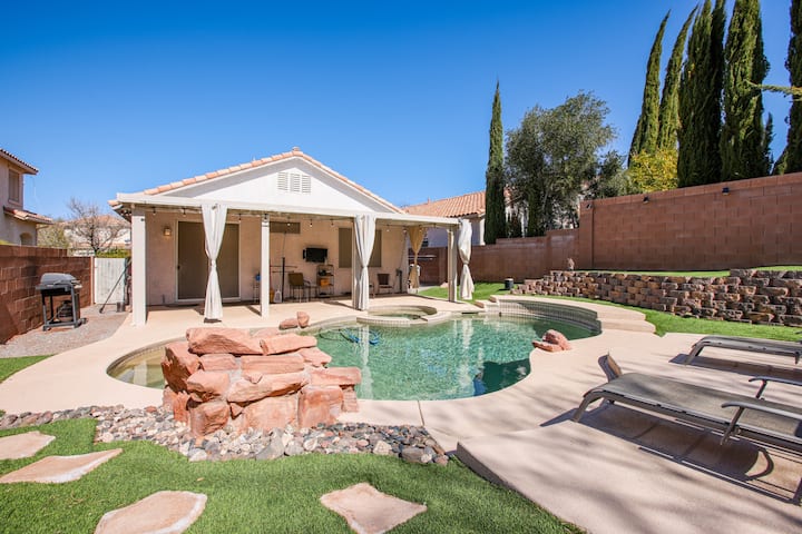 Desert Escape W/ Pool Oasis: Near Golfing & Vegas! - Henderson, NV