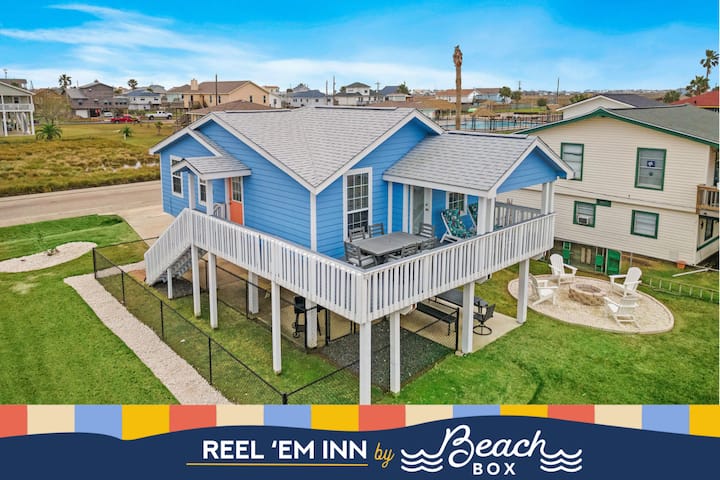 Charming Beach House With Deck And Fire Pit - Jamaica Beach, TX