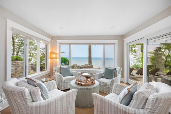 Magnificent Lakefront Vacay Home On The Beach - Lake Michigan Beach, MI