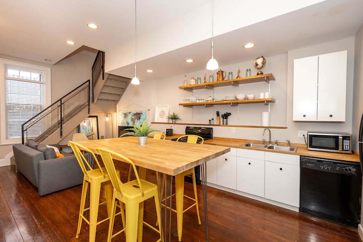 Loft Life Pendleton 2 - Chic Downtown Condo For 4! - Cincinnati, OH