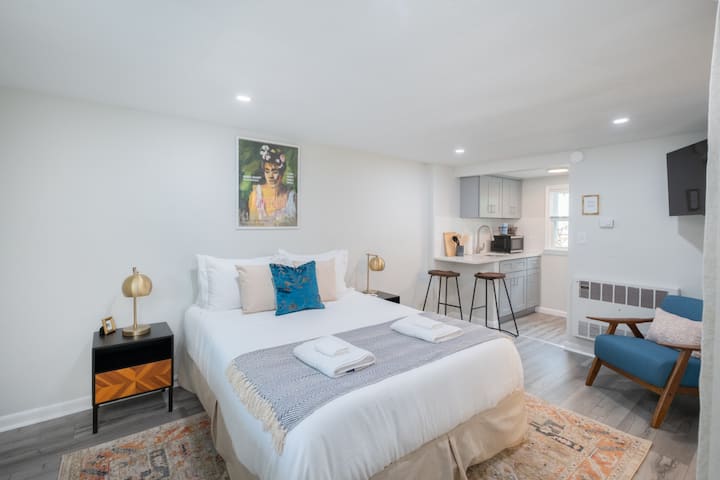 The Gallup Studio · Near Mystic, Casinos + Uscga - Mystic, CT