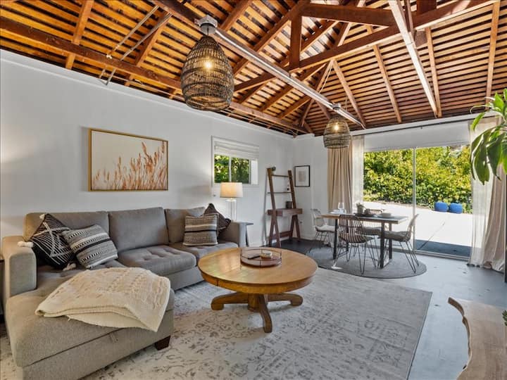 Walk To Coffee, Relax On The Private Deck! - Santa Barbara, CA