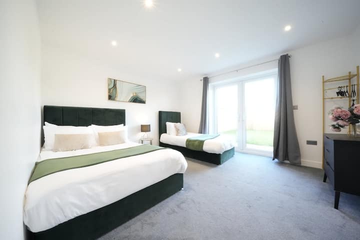 Ev Charge -Free Parking-5 Mins To Heathrow Airport - London Heathrow Airport (LHR)