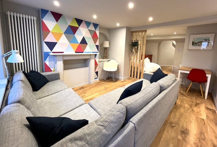 Stylish Studio Apartment In Clifton Village - Bristol