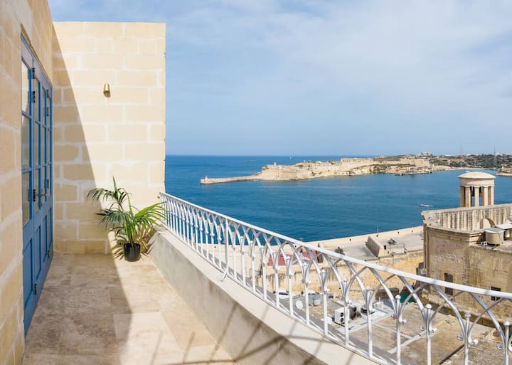 Valletta Garden & Seaview Penthouse By Beyond Stay - Valletta