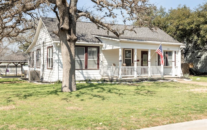 The Grove: King Beds-100" Tv-close To Texas A&m - Bryan