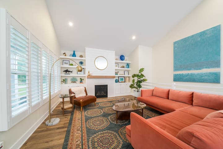 Coastal Beach House W/pool, Club House & Fire Pit - South Haven, MI