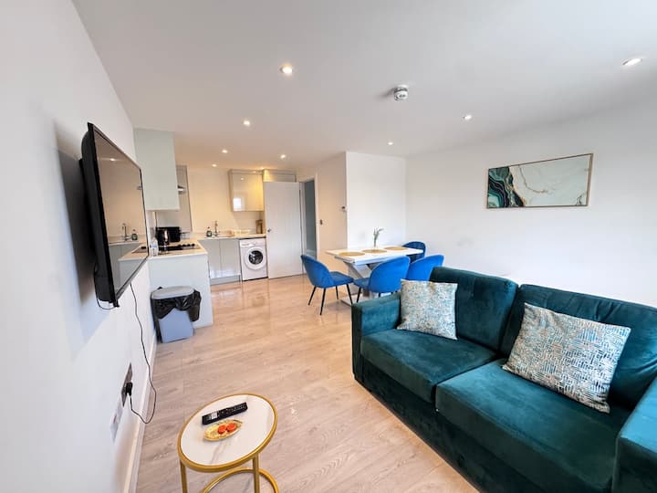 5 Min Drive To Airport/ Parking/ Ev Charging - Hounslow