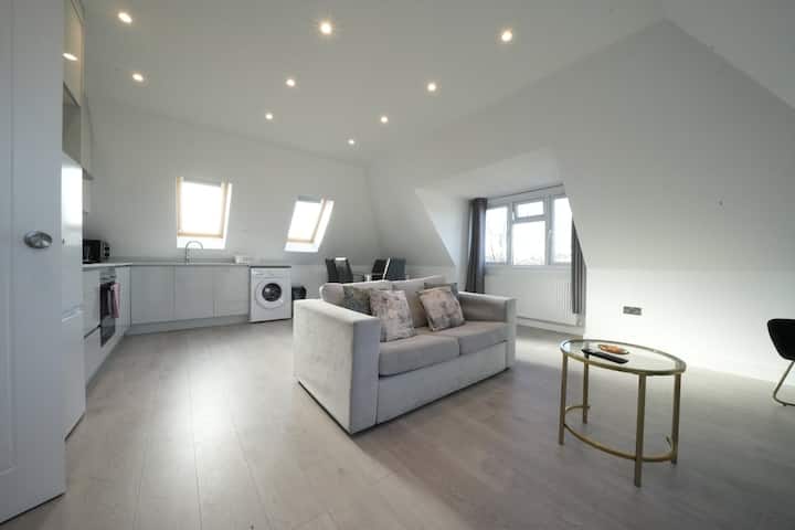 New Flat / Near Heathrow Airport / Parking Evcharg - Staines