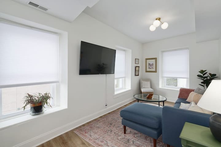 2br With Balcony, Views & Parking - Andorra - Philadelphia