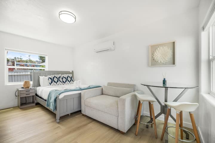 Central Sunset Cliffs Studio W/ Yard - Sleeps 3 - Point Loma - San Diego