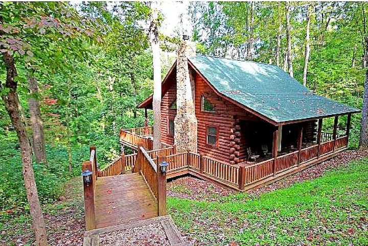 Hunter's Retreat - Cozy Cabin, Near Old Man's Cave - Hocking Hills State Park, OH