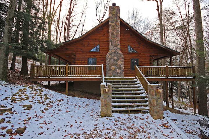 Leaning Tree - Cozy Log Cabin In The Hocking Hills - Hocking Hills State Park, OH